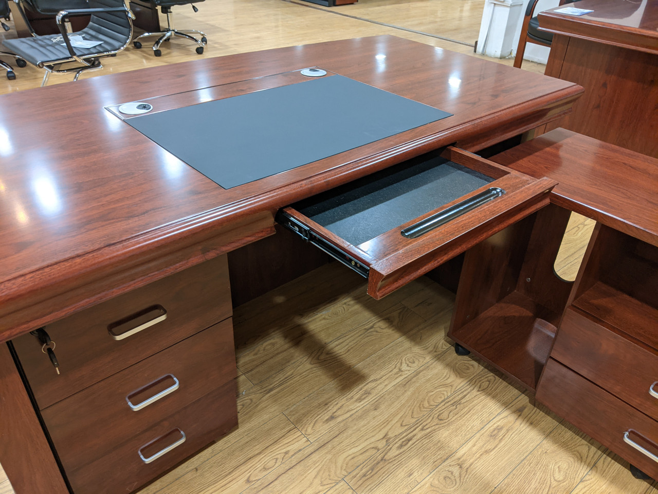 1.4 Meter Executive office desk - Furniture Mart | Furniture shop