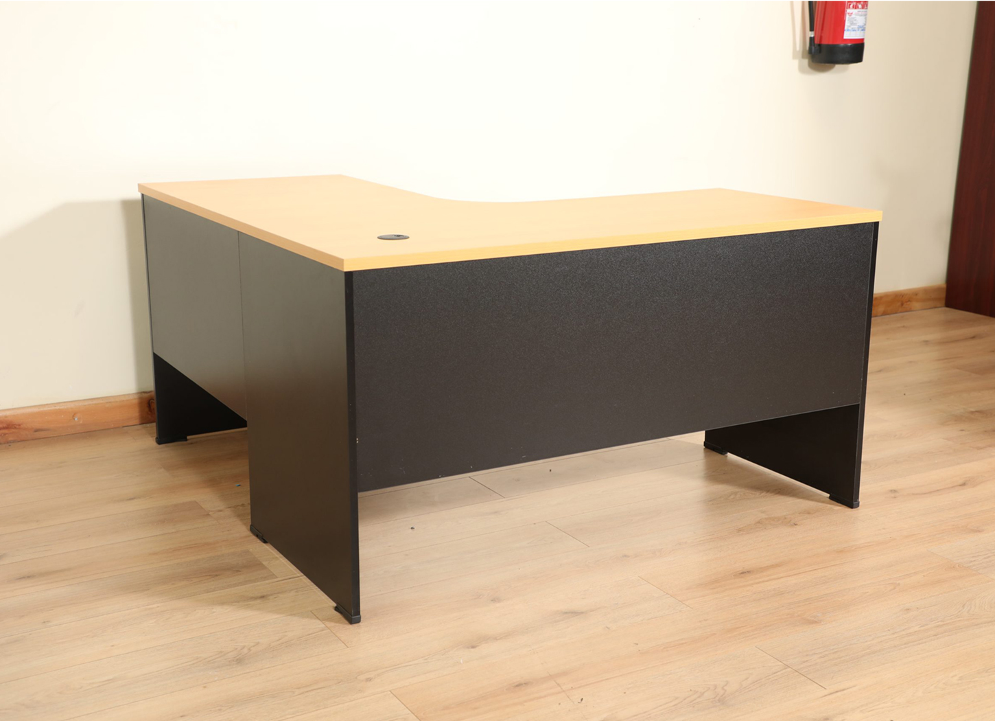 1.4m curved office desk - Furniture Mart